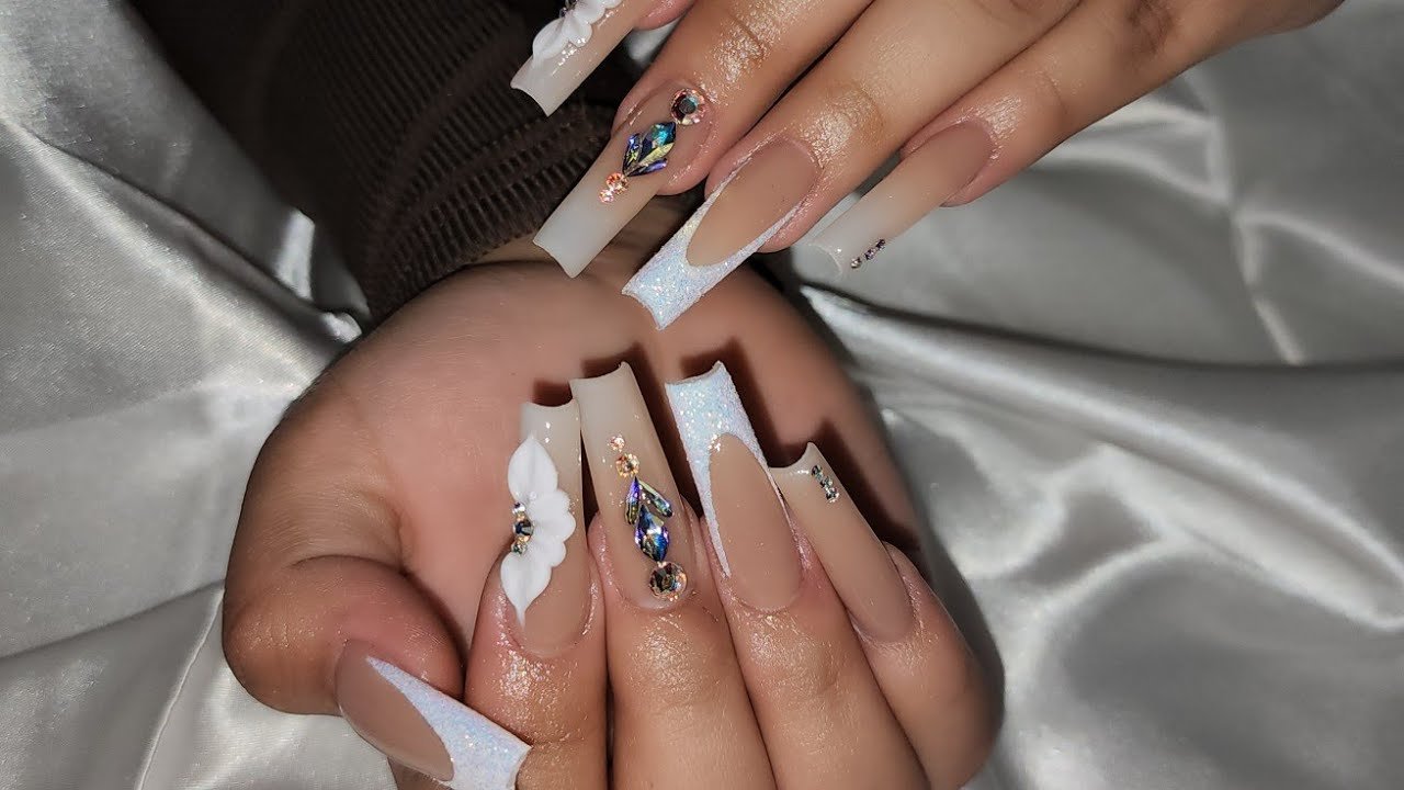 Qué diseños de uñas largas elegantes son tendencia en este momento